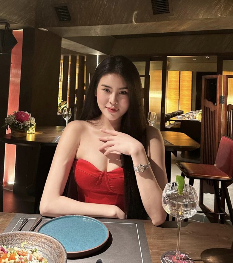 Á hậu Chu Ánh phản hồi tin hẹn hò với chồng cũ Diệp Lâm Anh, nói gì về clip khóa môi bị lan truyền?