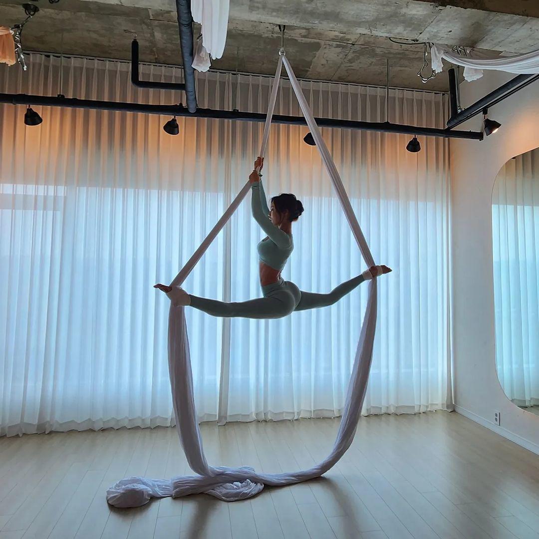 Nữ MC thời tiết được khen đẹp như hoa hậu, ngoài 30 tuổi miệt mài uốn ...