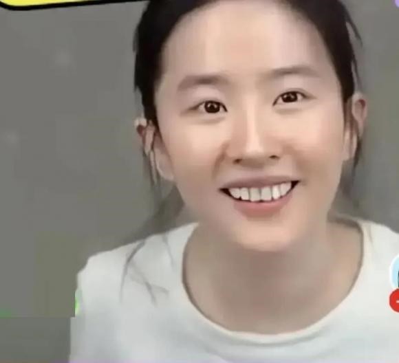 Thần tiên tỷ tỷ khoe ảnh mặt mộc, dân mạng bất ngờ phán: Tiên nữ cũng ...