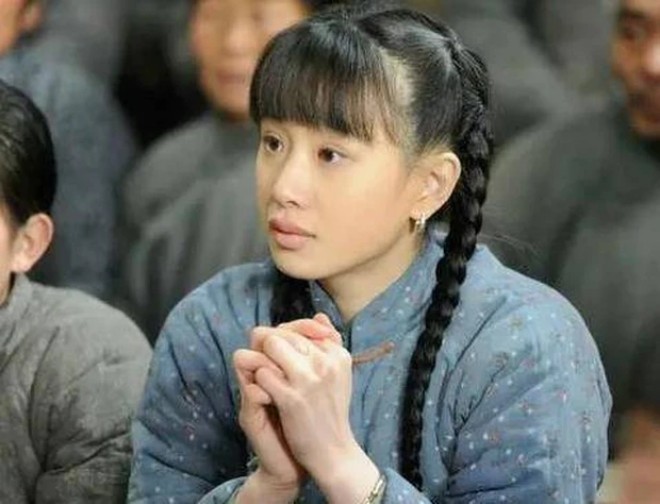 Mỹ nữ bay màu sự nghiệp vì một quả táo, bị đuổi cổ khỏi đoàn làm phim ...