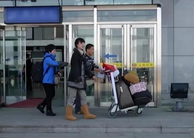 Mỹ nữ bay màu sự nghiệp vì một quả táo, bị đuổi cổ khỏi đoàn làm phim ...