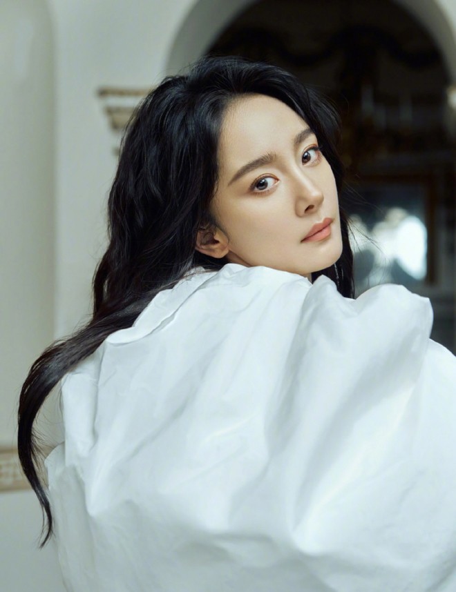 Báo chí xứ Trung đưa tin con gái Dương Mịch gặp chuyện, Lưu Khải Uy lập ...