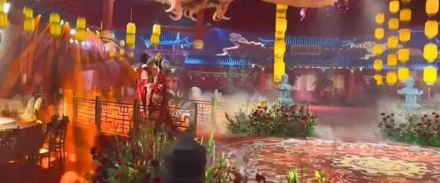 Đám cưới khủng cuối năm: Tiêu tốn 700 tỷ, chú rể và cô dâu trông như ...