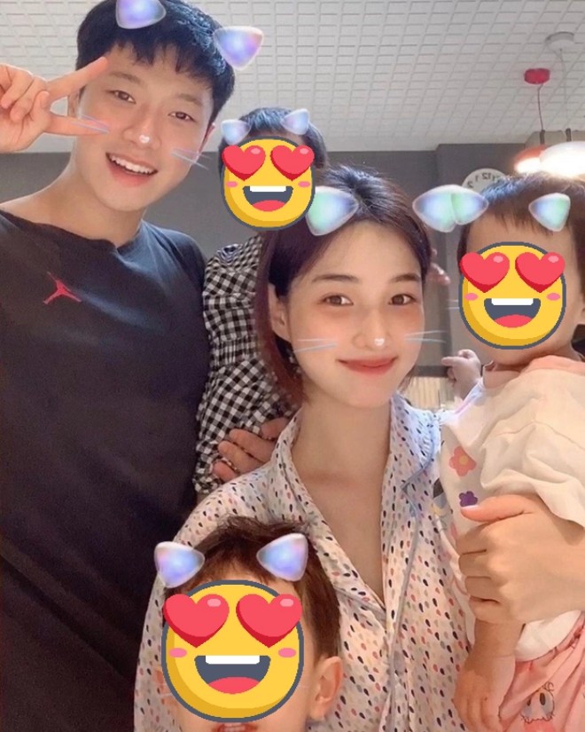 Mới ly hôn 2 tháng, bỏ rơi chồng con, bà mẹ trẻ nhất giới thần tượng đã ...