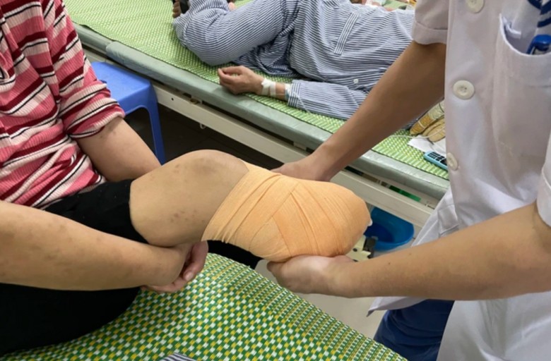 Người phụ nữ bị trẹo chân nhưng chủ quan làm việc này, khi đến viện ...