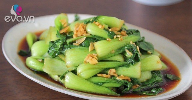 Cách xào cải chíp ngon giòn, đậm đà lại xanh mướt chẳng còn ai chê nhạt ...