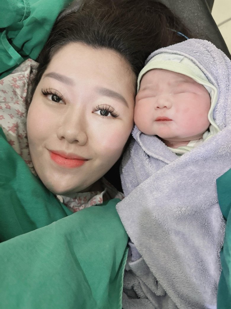 Mang thai nhưng mỗi bữa chỉ ăn lưng bát cơm, 2 lần sinh con nặng lần lượt 4,4kg và 5kg