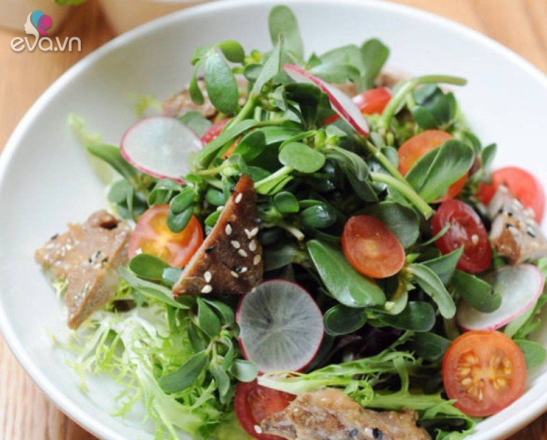 Ăn salad rau 2 ngày, người phụ nữ bị suy thận cấp, bác sĩ tiết lộ loại rau này một số người nên ...