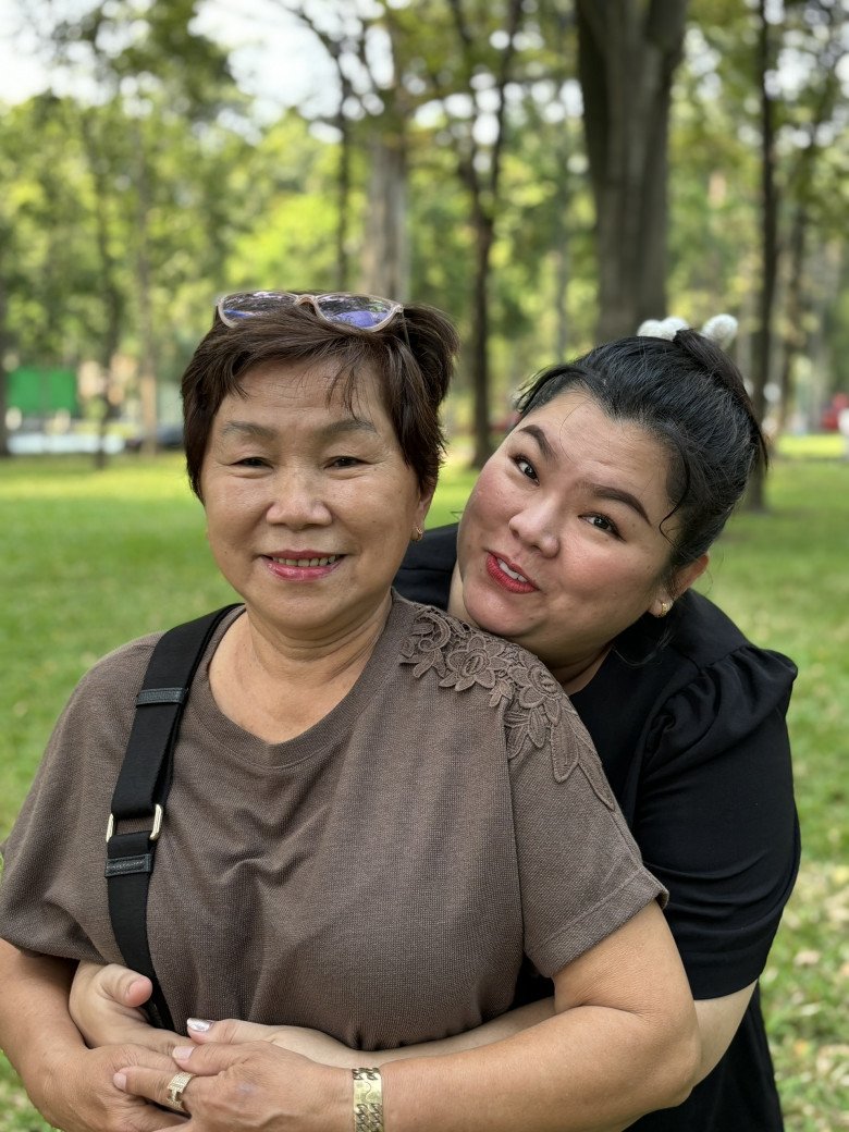 Diễn viên Tuyền Mập khoe mẹ và con gái trong bộ ảnh 8/3 giản dị