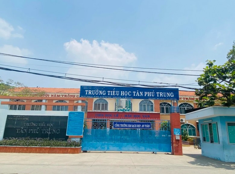 Tin tức 24h: Giáo viên tố trường nhiều lần chuyển tiền thưởng dịp Tết ...