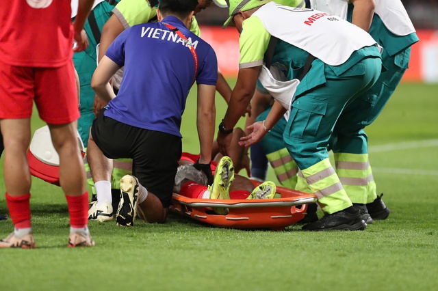 Nguyễn Xuân Son gãy 2 xương, nghỉ thi đấu từ 8-12 tháng