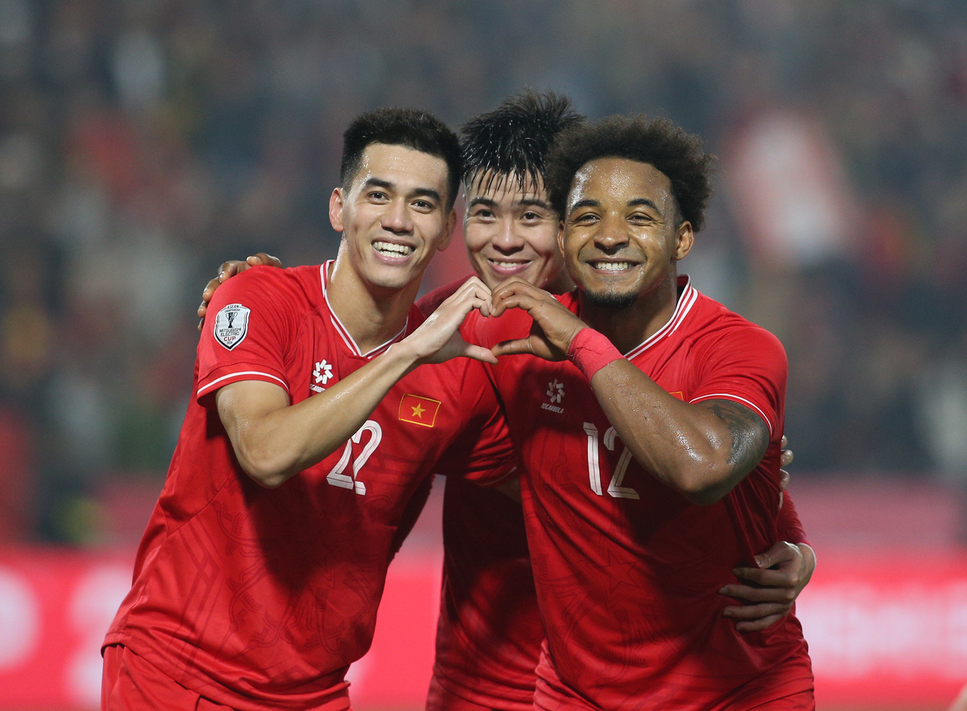 Tiến Linh đến thăm Xuân Son và gửi lời... khiêu chiến