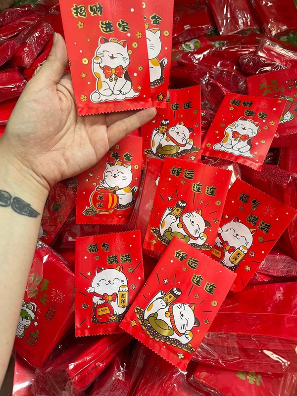 Độc lạ lì xì "xé túi mù” khiến giới trẻ thích thú tìm mua