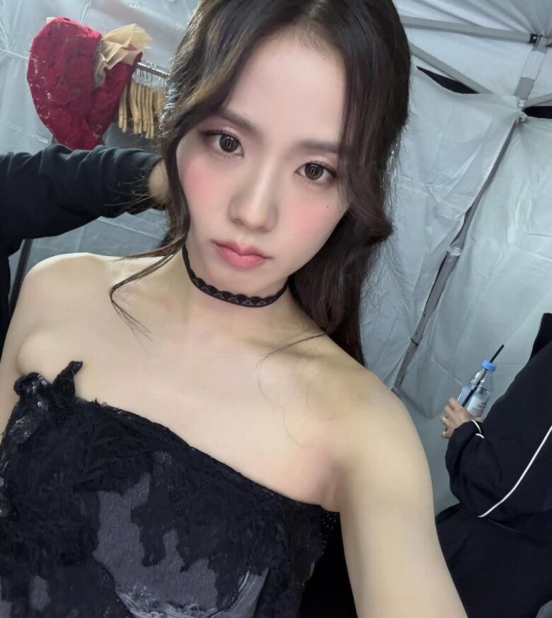 Jisoo (BlackPink) đến Hà Nội