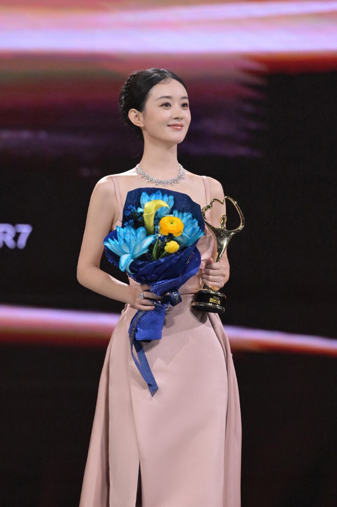 Nữ hoàng Weibo, kẻ thắng cuối cùng của làng phim Trung gọi tên Triệu Lệ ...