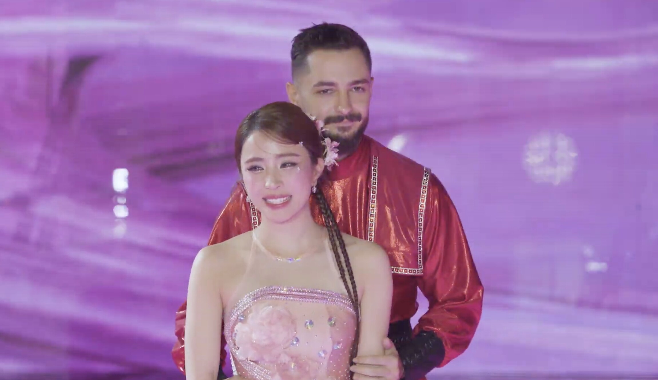 Phương Oanh một mình cân 2 trai Tây, bứt phá giành được điểm 10 đầu tiên ở Bước nhảy hoàn vũ