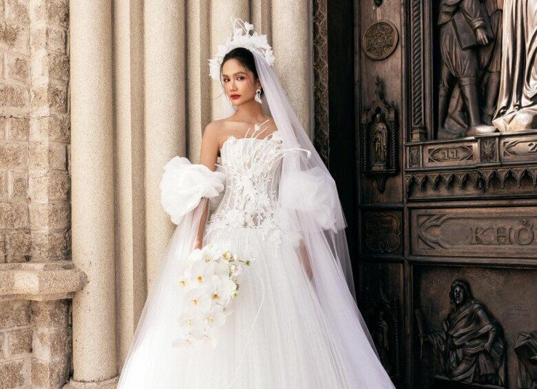 Sao Việt công khai một nửa đầu năm mới: Vũ Cát Tường cầu hôn bạn gái, H'Hen Niê nhận lời cưới ...