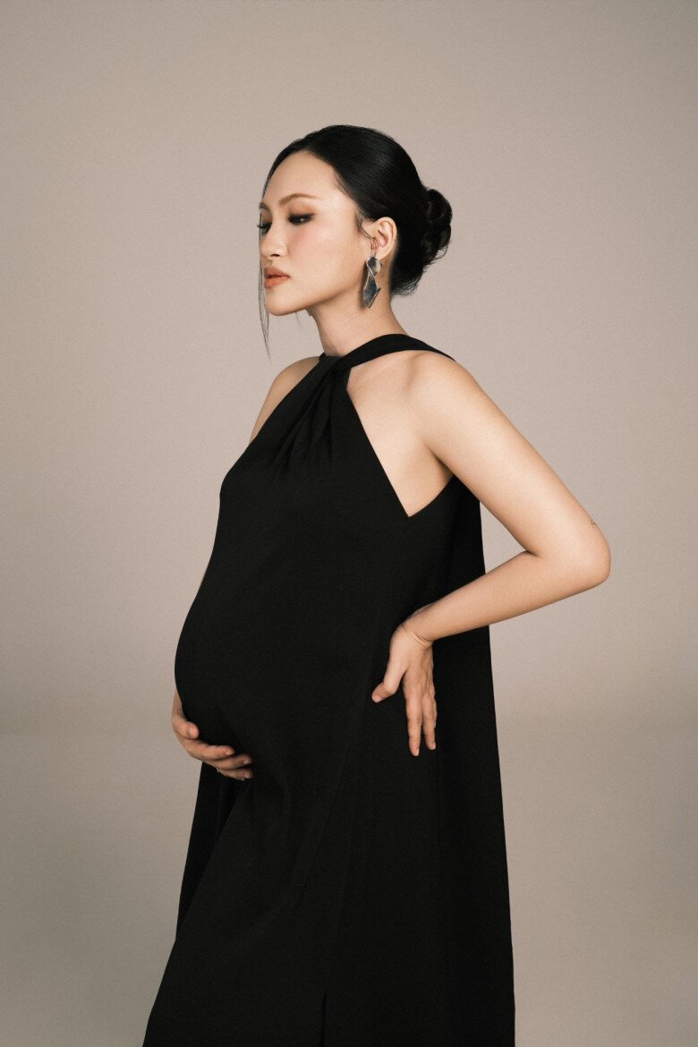 Sao Việt công khai một nửa đầu năm mới: Vũ Cát Tường cầu hôn bạn gái, H'Hen Niê nhận lời cưới ...