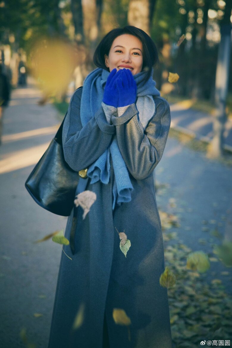 Không phối với đen trắng, tôi chỉ chọn đúng 3 màu mặc với đồ xám khiến ...