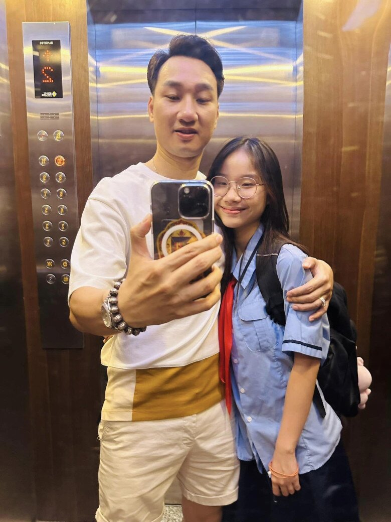 Con gái MC Thành Trung được mẹ chăm kỹ từng bữa ăn dù cách xa 8km, bố ...