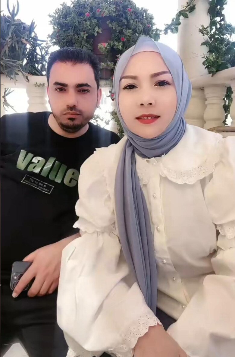 Nữ giáo viên tiếng Anh bỏ việc tái hôn với chồng Jordan kém 8 tuổi ...