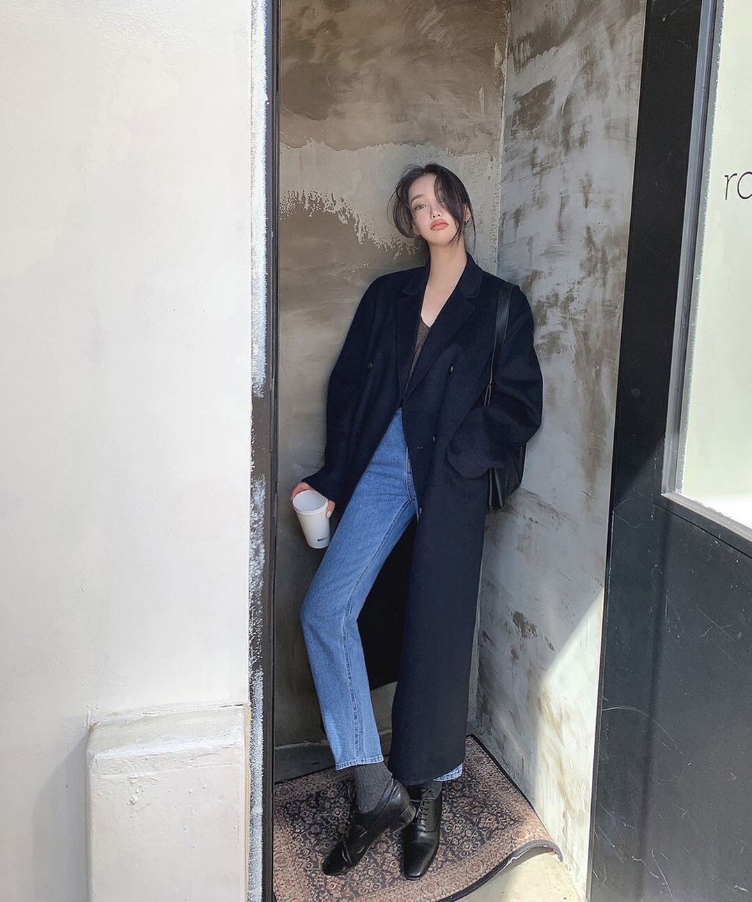 Mặc quần jeans muốn trông sành điệu hơn nhất định phải biết 5 kiểu áo ...