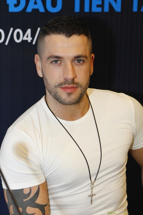 Shayne Ward: Sẽ hát đến khi bị tống cổ'