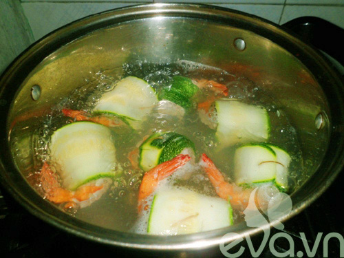 Canh Bi Ngoi Cuon Tom | Giải nhiệt món canh bí ngòi cuộn tôm