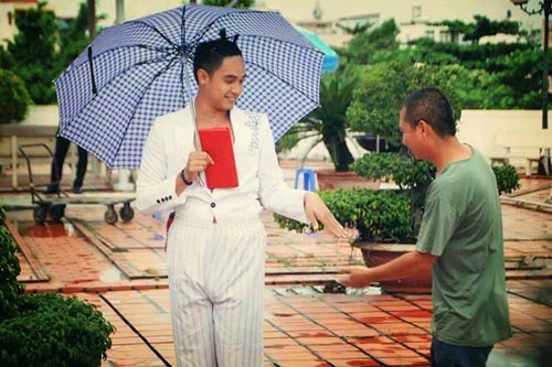 Hot boy Baggio gây sốc khi giả gái