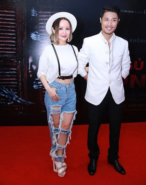 Nữ MC Hà Nội với thời trang dị biệt gây tranh cãi