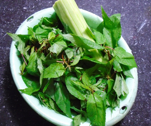 Canh cáy nấu mướp, rau đay thanh mát