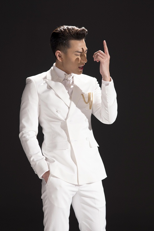 Isaac 365 hợp tác với Hoàng Touliver trong MV solo đầu tay