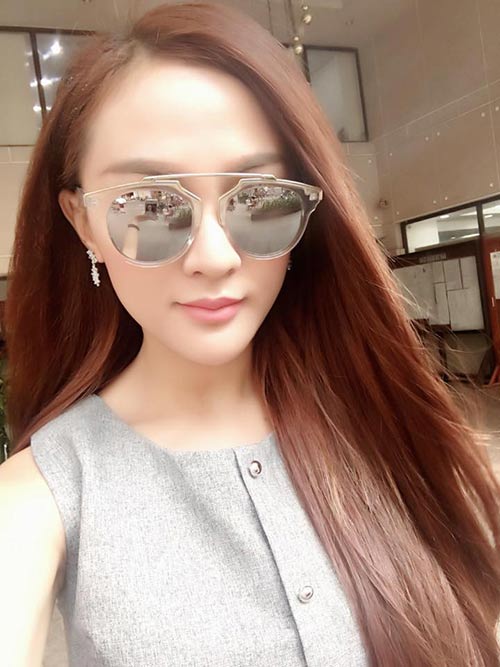 Hot girl Kelly thừa nhận đã 6 lần sửa cằm