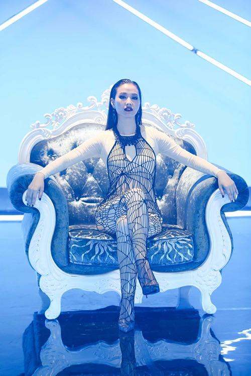 Maya chơi trội, nổi loạn hết cỡ trong MV sắp ra mắt