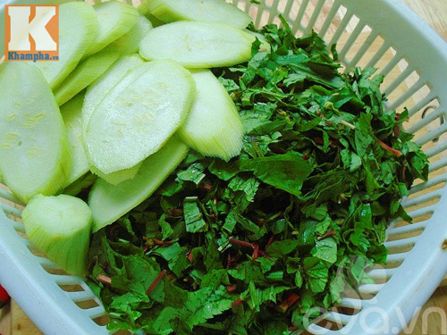 Canh cáy nấu rau đay mướp hương