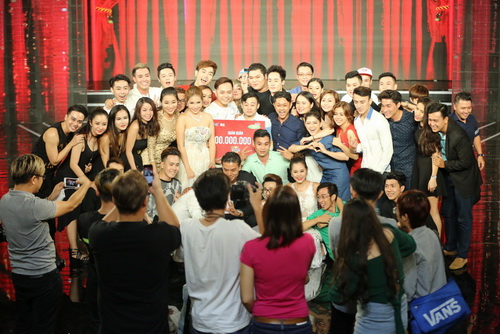 Cười xuyên Việt: Vỡ òa khi 2 nhóm hài cùng đoạt Quán quân