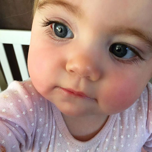 3 bé gái xinh nổi tiếng khắp thế giới vì đôi mắt đẹp hút hồn