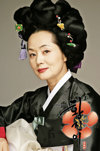 Không kìm được nước mắt trước hình ảnh ốm yếu của nghệ sĩ Kim Young Ae