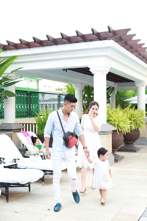 Chia tay Cường Seven, MLee lẻ bóng đi dự ra mắt sách mới "Mẹ, em bé và ...