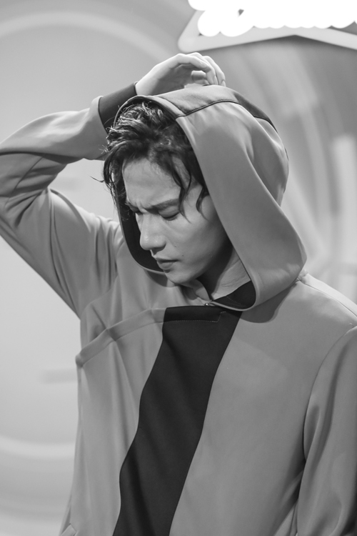 Isaac không chạy show, đến chúc mừng S.T đoạt giải vàng The Remix