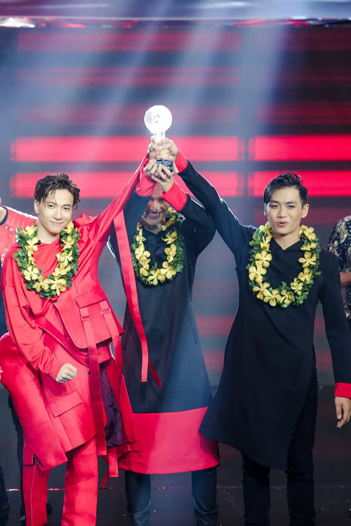 Isaac không chạy show, đến chúc mừng S.T đoạt giải vàng The Remix