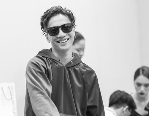 Isaac không chạy show, đến chúc mừng S.T đoạt giải vàng The Remix