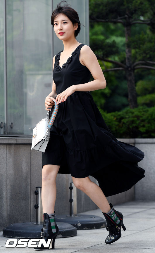 Gió thổi tốc váy, tình đầu quốc dân Bae Suzy vẫn tươi cười như Marilyn ...