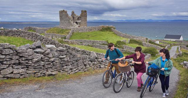 Inis Beag hòn đảo kỳ lạ nơi nam nữ quan hệ không được phép cởi đồ lót