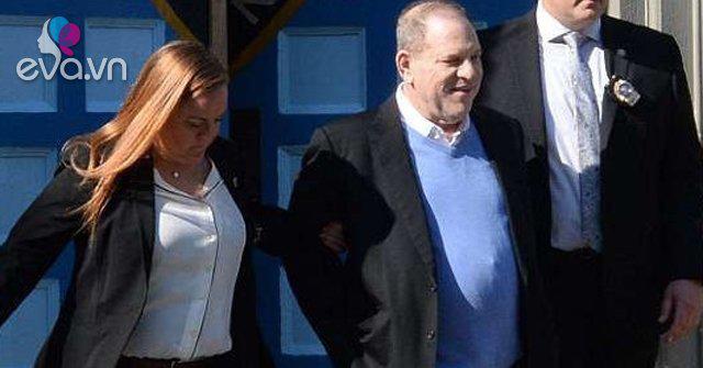 Yêu râu xanh Harvey Weinstein bị còng tay ra hầu tòa vẫn cười tươi rói