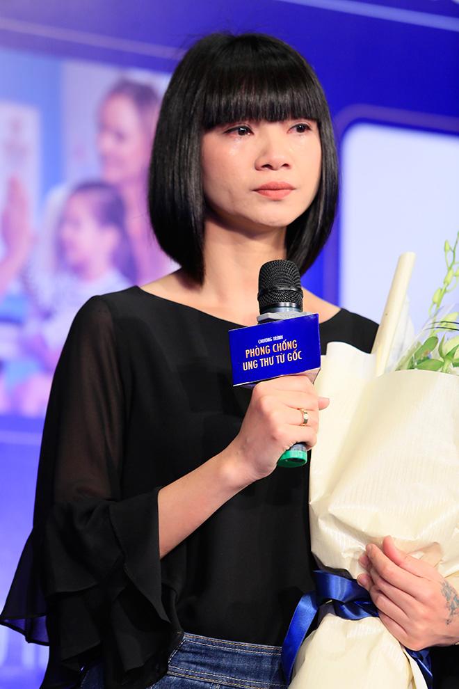 Siêu mẫu Hạ Vy bật khóc khi nhớ về người bạn mới qua đời vì ung thư