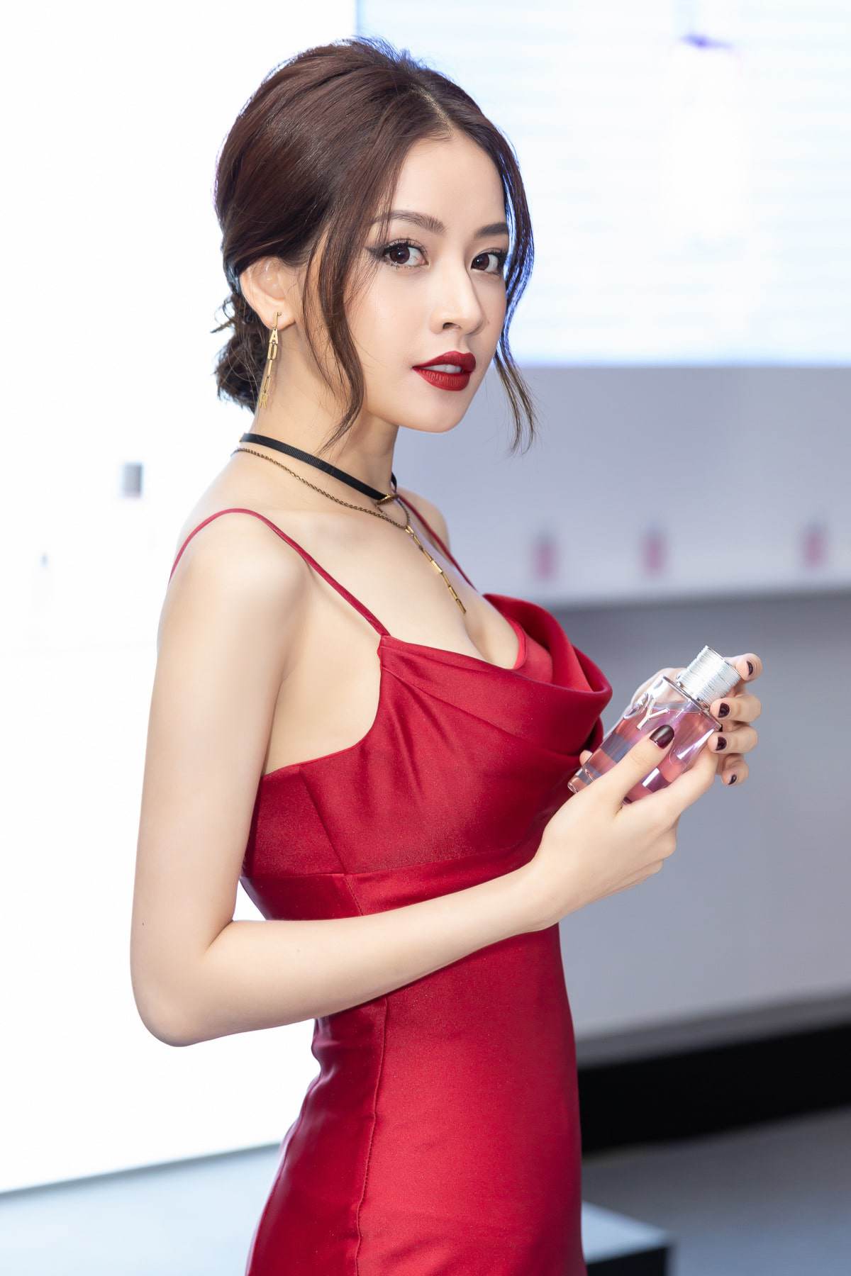 Cuộc chiến nhan sắc của chân ngắn Chi Pu và dàn Hậu chân dài chung ...