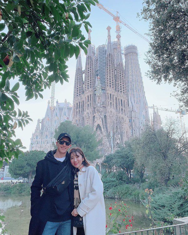 Mặc kệ chị gái dính bê bối trốn thuế, em trai Kim Tae Hee khoe cuộc ...