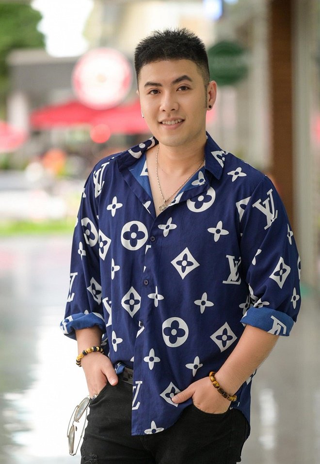 Akira Phan bóc phốt nhiều nam nghệ sĩ nâng ngực thành 6 múi mà không ...