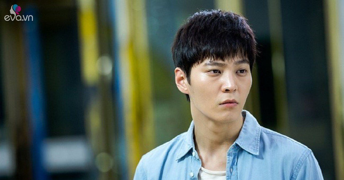 Về đám tang bố vợ cũ có 2 bé trai va vào người, tôi run rẩy khi nhìn rõ mặt